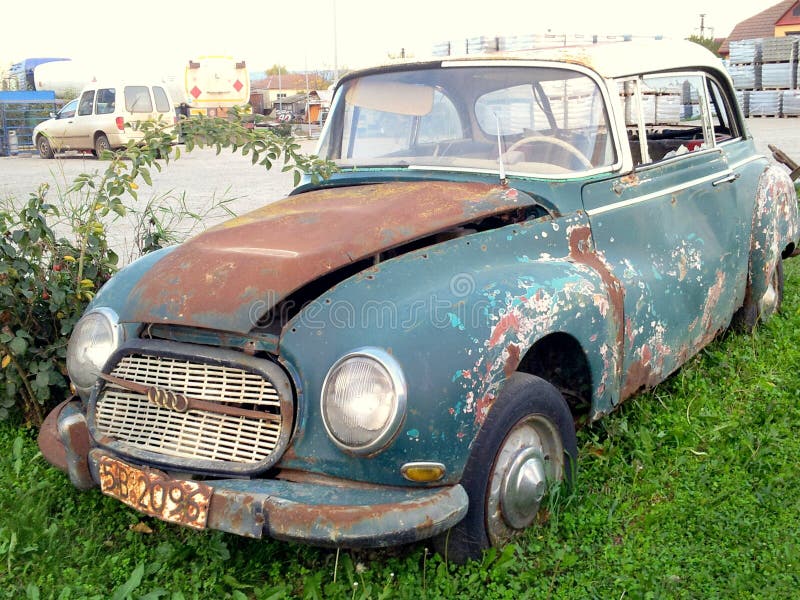 Carro quebrado vintage foto de stock editorial. Imagem de motor - 43054148