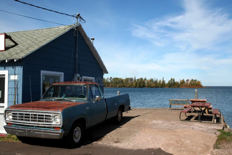 Carro rústico viejo imagen de archivo. Imagen de coche - 1573801