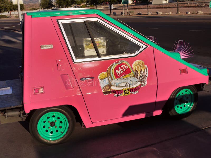 Carro retro cor-de-rosa foto de stock editorial. Imagem de americano ...