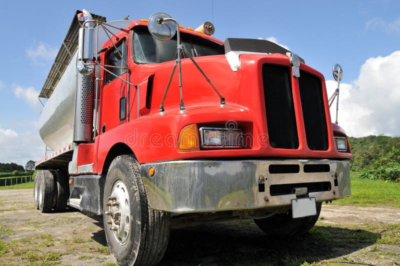 Carro rojo imagen de archivo. Imagen de motor, acoplado - 7383751