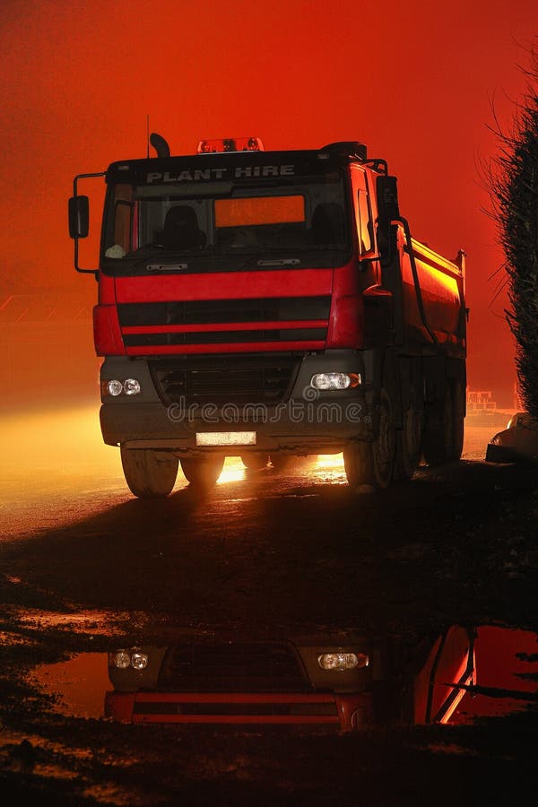 Carro rojo de la noche foto de archivo. Imagen de carro - 26558524
