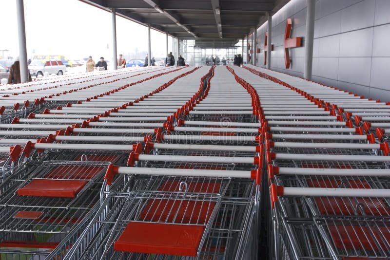 Carros de compra foto de stock. Imagem de venda, comércio - 8476058