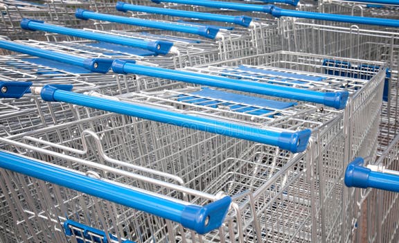 Carros De Compras Del Supermercado Imagen de archivo - Imagen de cierre ...