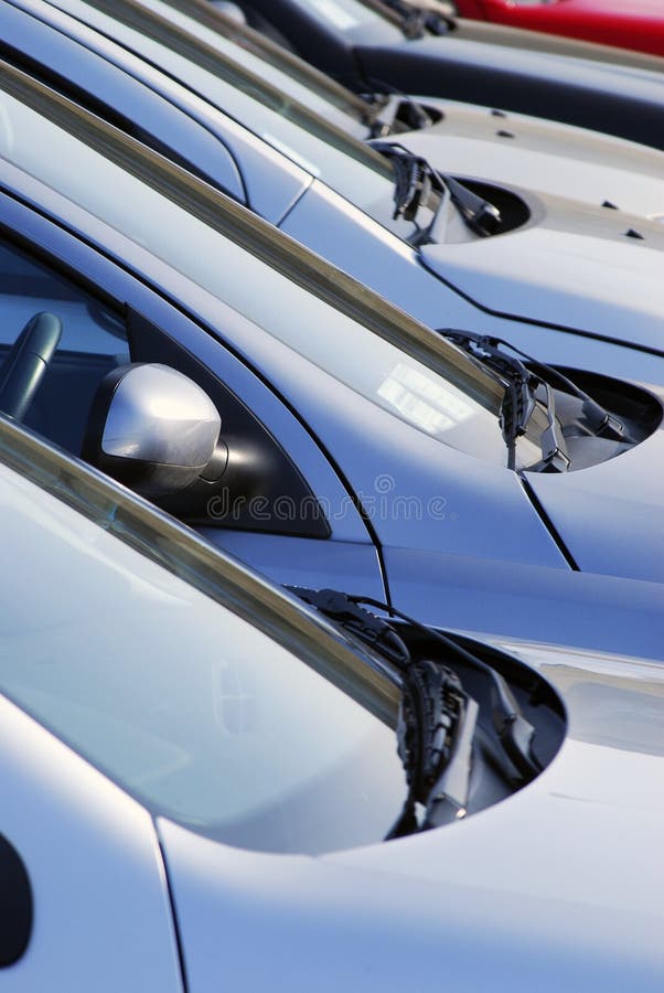 Carros estacionados foto de stock. Imagem de parque, carros - 22867676