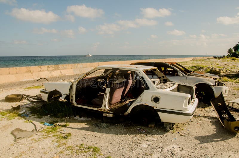 Carros quebrados imagem de stock. Imagem de carros, quebrado - 62539809
