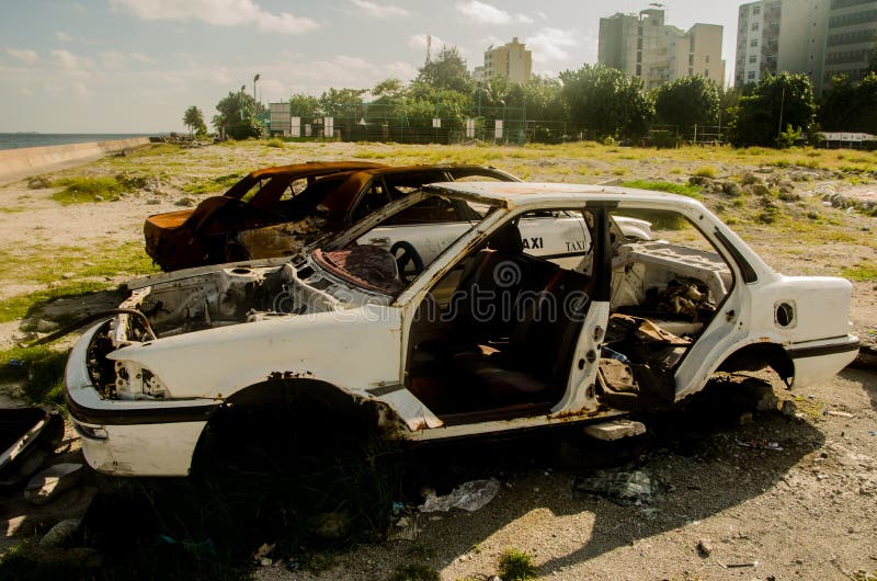 Carros quebrados imagem de stock. Imagem de carros, quebrado - 62539809