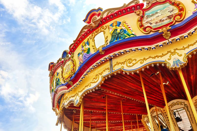 Carrousel photo stock. Image du neigeux, attraction, plaisir - 37441164