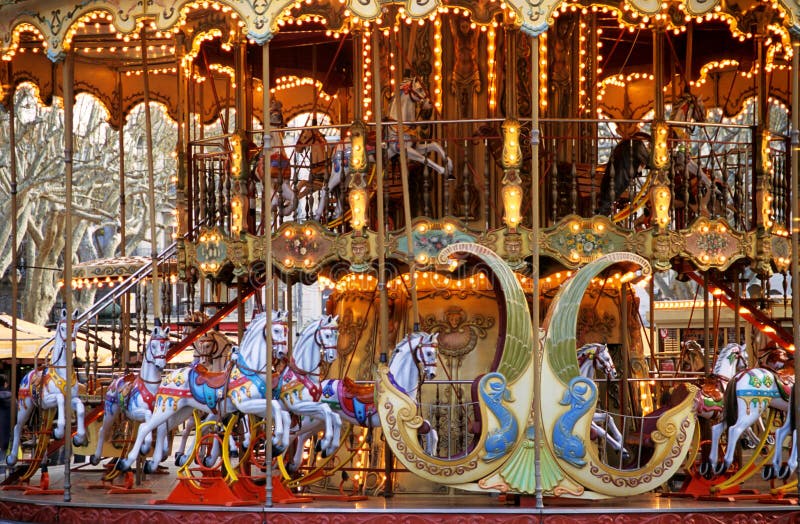 Carrousel d'Avignon image stock. Image du amusement, extérieur - 1033551