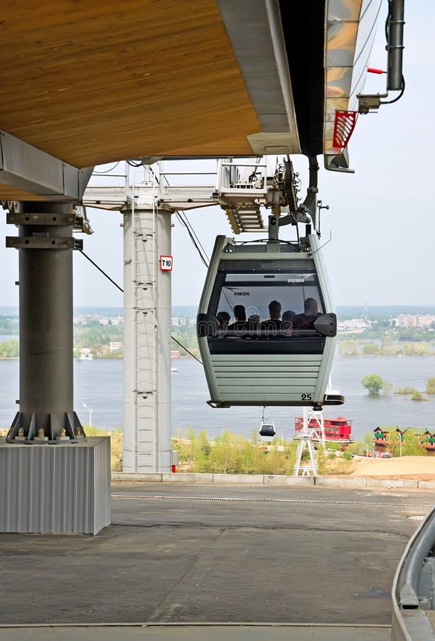 Cars pendant rope roads editorial photography. Image of volga - 25081827