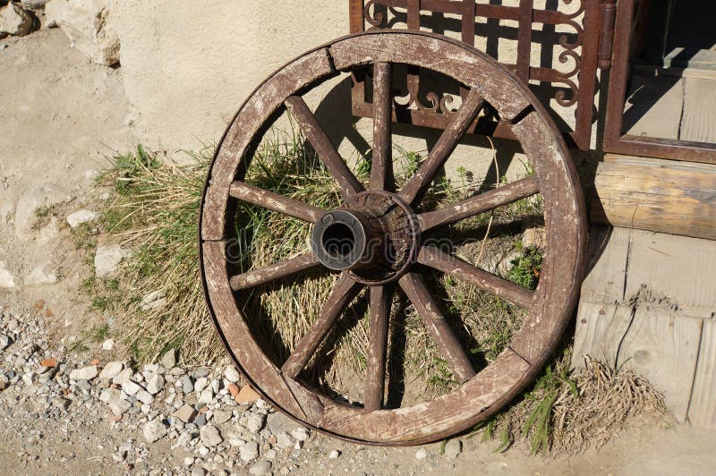 Cart wheel stock photo. Image of retro, trees, grass - 40102812