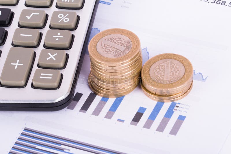 Carta Financeira Com Calculadora E Moedas Imagem de Stock - Imagem de ...