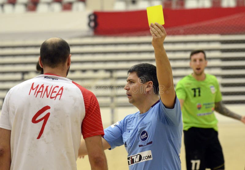 Arbitre de handball photo éditorial. Image du sifflez - 24103676