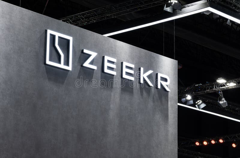 Cartel Colgado Con El Logo ZEEKR Foto de archivo editorial - Imagen de ...
