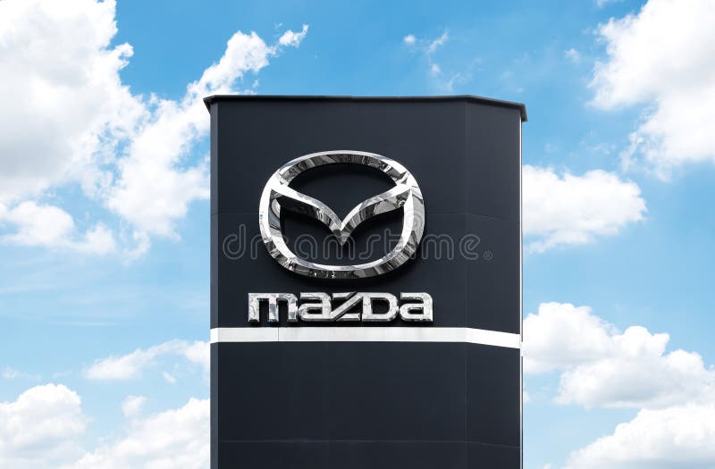 Cartel con el logo mazda foto de archivo editorial. Imagen de azul ...