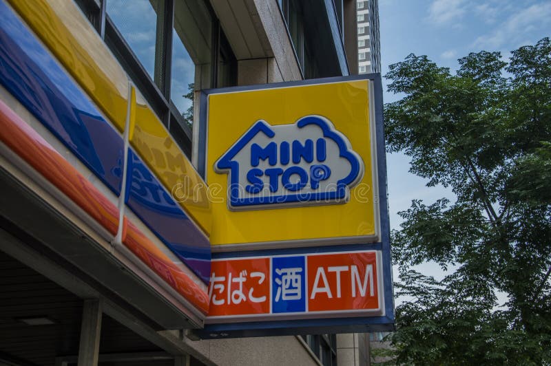Cartelera De Mini Stop at Osaka Japan Foto editorial - Imagen de ...