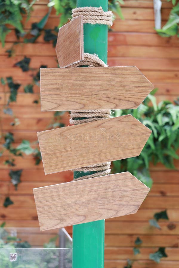 Cartelli Di Legno Per Navigazione Fotografia Stock - Immagine di segno ...
