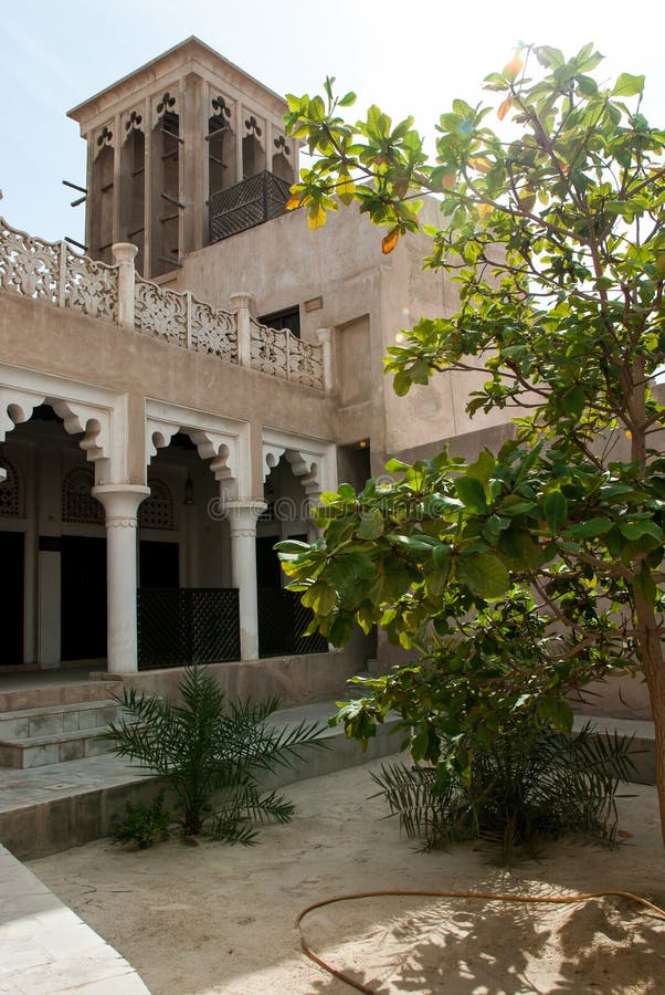 Casa árabe típica foto de archivo. Imagen de patio, torre - 47515322