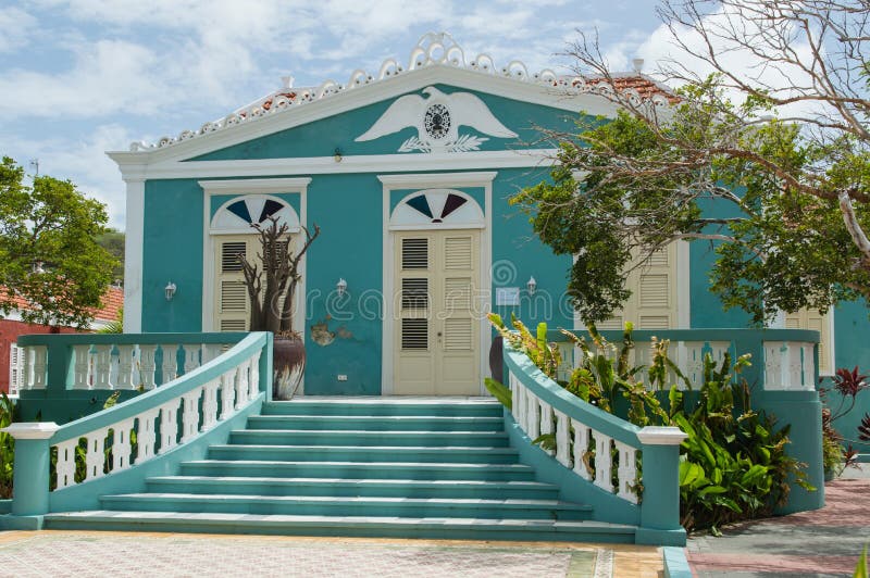 Pared colonial azul imagen de archivo. Imagen de casa - 91615899