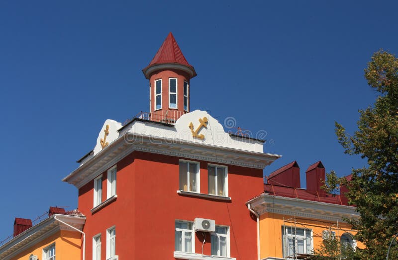 Casa con una torreta imagen de archivo. Imagen de blanco - 29103883