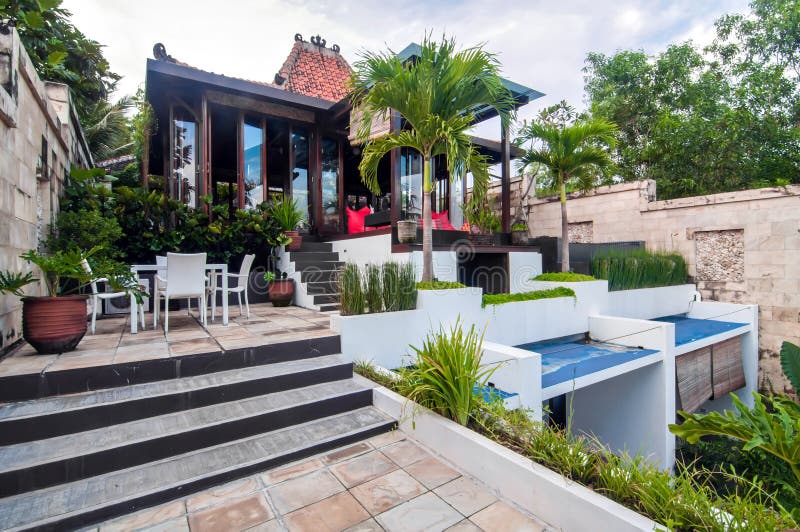 Casa De Campo Luxuosa De Java Foto Editorial - Imagem de fulgor ...