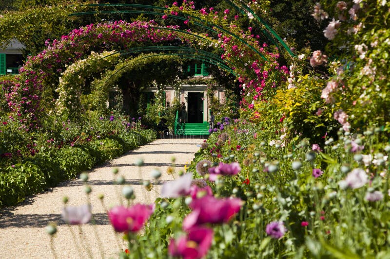 Casa De Claude Monet En Giverny Imagen de archivo - Imagen de verano ...