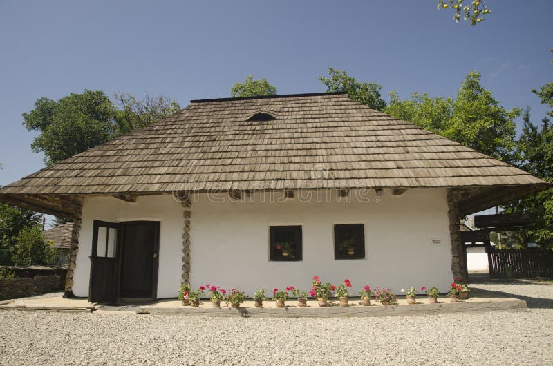 Casa Del Monumento De Humulesti Imagen de archivo - Imagen de azotea ...