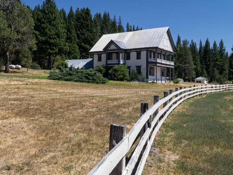 Casa Del Ranch Di Sierra Nevada Immagine Stock - Immagine di recinzione ...