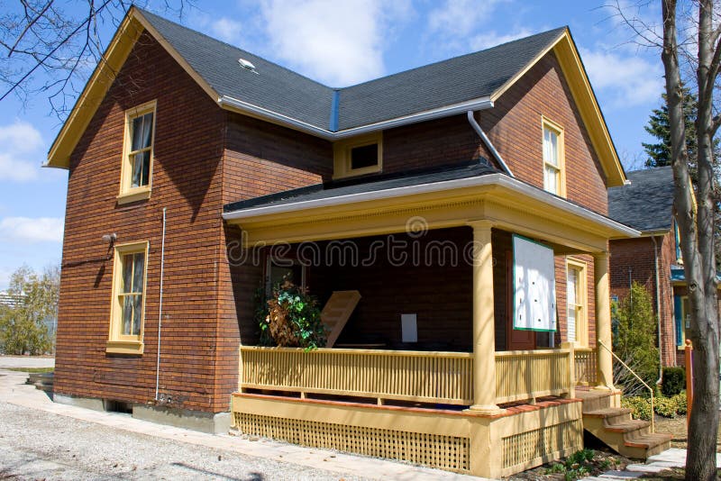 2,107 Vieja Y Fea Casa Fotos de stock - Fotos libres de regalías de ...