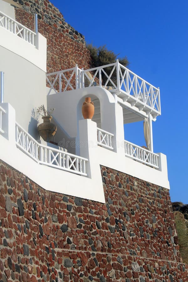 Casa Greca Di Pietra Con Il Balcone Bianco, Santorini, Grecia ...
