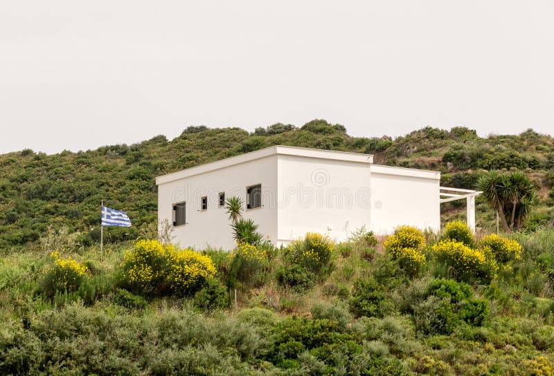 Casa greca su una collina fotografia stock. Immagine di bianco - 42988582