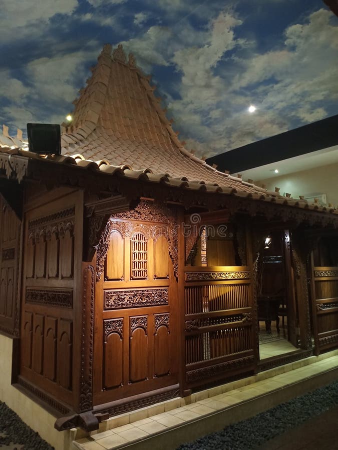 Casa Javanesa Tradicional Situada En La Ciudad De Kudus, Java Central ...