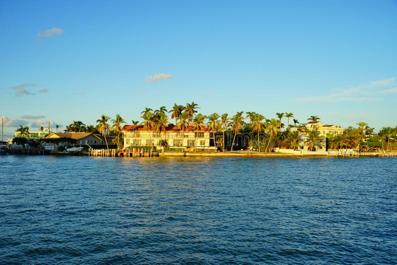 Casa Lujosa De La Playa Del Sur De Miami Imagen de archivo editorial ...