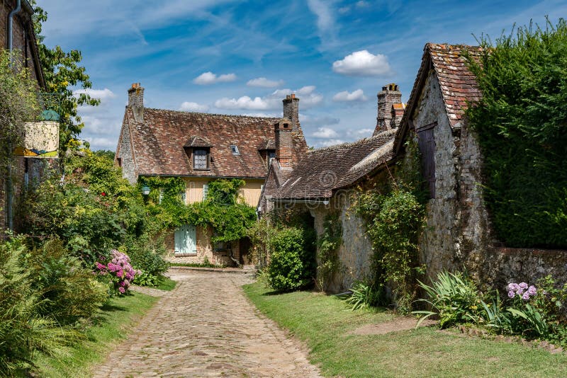 Casa Medievale Del Villaggio in Francia Immagine Stock - Immagine di ...