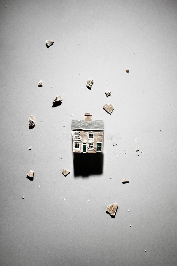 Casa modelo rota imagen de archivo. Imagen de fondo, estudio - 30849771