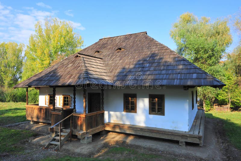 Casa Moldava Tradizionale Del Villaggio Fotografia Stock - Immagine di ...