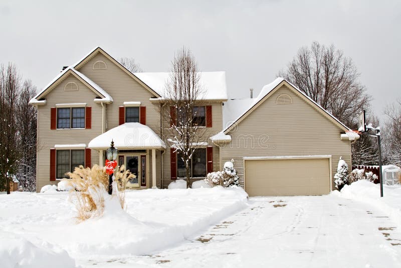Casa Ohio del invierno imagen de archivo. Imagen de paisajismo - 4438191