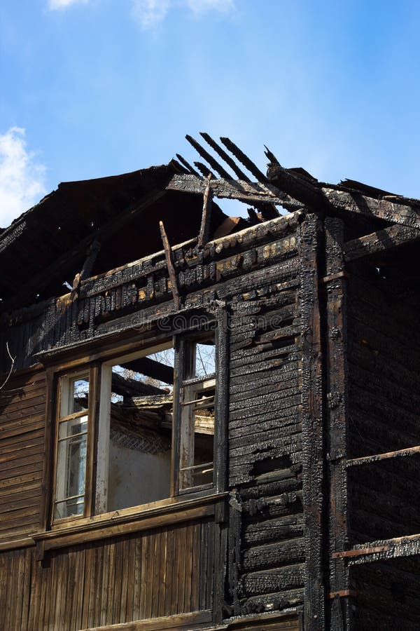 Casa Quemada Interior Cuarto De Baño Quemado Quemado, Restos Fundidos ...