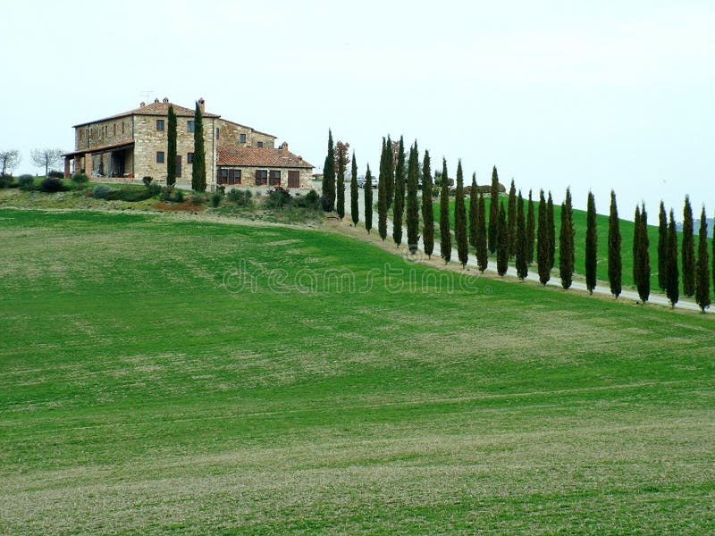 Paesaggio Della Toscana Con La Casa Su Una Collina Immagine Stock ...
