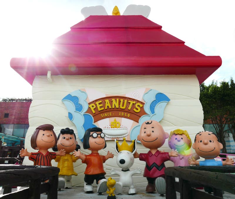 Casa de Snoopy imagen editorial. Imagen de comercio - 107477170