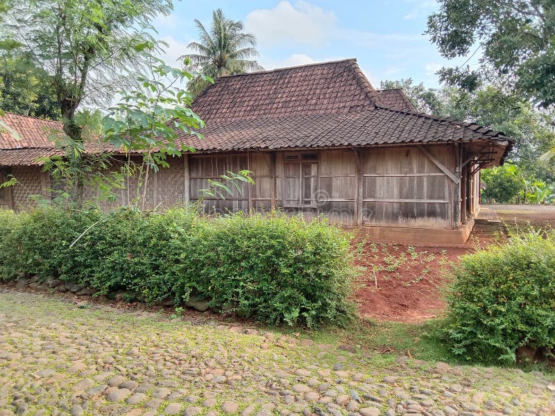 Casa Tradicional Com Pequena Fazenda No Java Foto de Stock - Imagem de ...