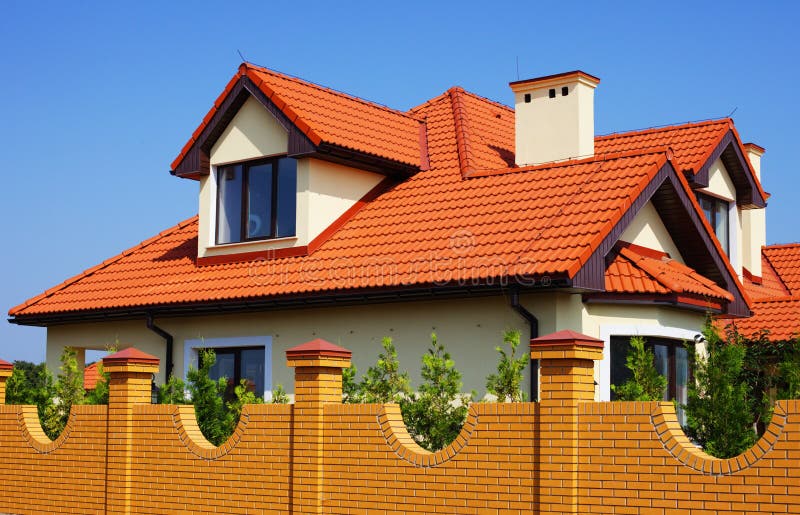 Casa unifamiliar imagen de archivo. Imagen de fachada - 15665855