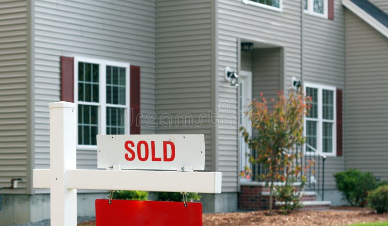 Casa vendida imagen de archivo. Imagen de compra, frente - 34692617