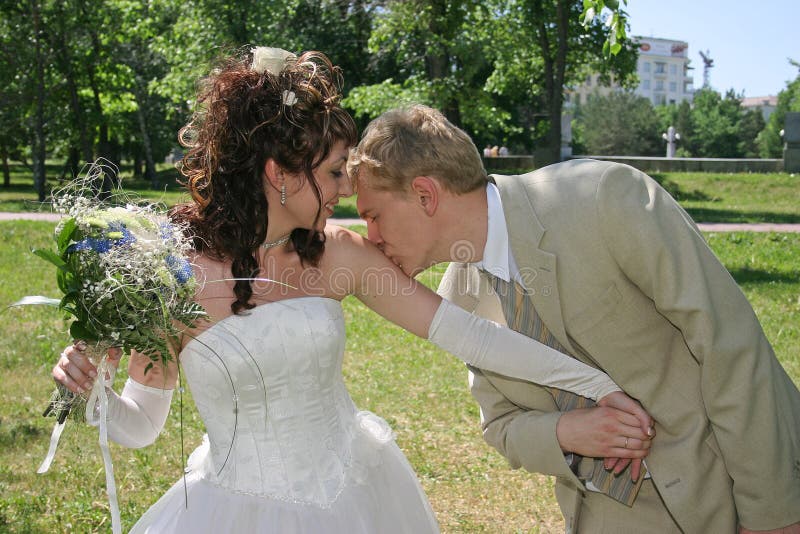 Casado imagen de archivo. Imagen de esposo, ramo, constante - 566337