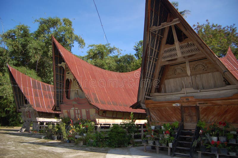Longhouse Tradicional De Un Rey De Batak Imagen de archivo - Imagen de ...