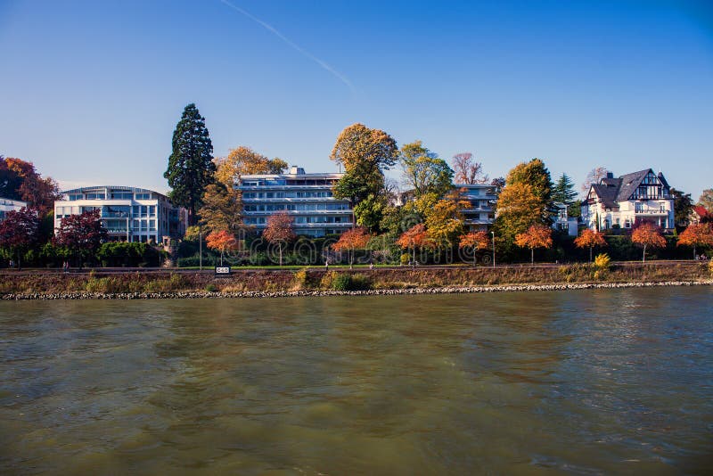 Casas De Campo Ao Lado Do Reno Do Rio Imagem de Stock - Imagem de ...