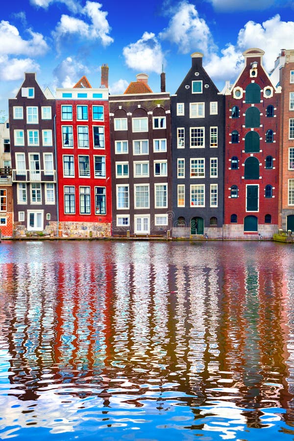 Casas en Amsterdam imagen de archivo. Imagen de casas - 119699423