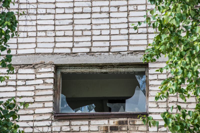 Casas Y Edificios Viejos, Destruidos, Abandonados, Windows Quebrado Y ...