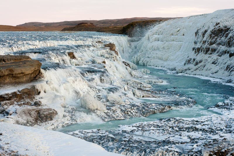 Cascada Congelada En El Invierno, Islandia De Gullfoss Foto de archivo ... Cascada Congelada En El Invierno, Islandia De Gullfoss Foto de archivo ...