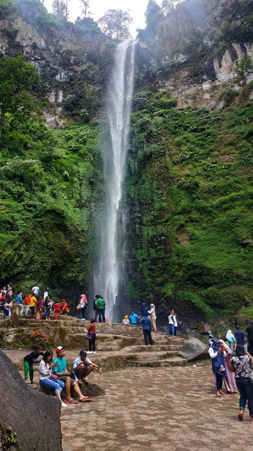 Cascada De Coban Rondo En Malang Oriental Java, Indonesia Foto de ...