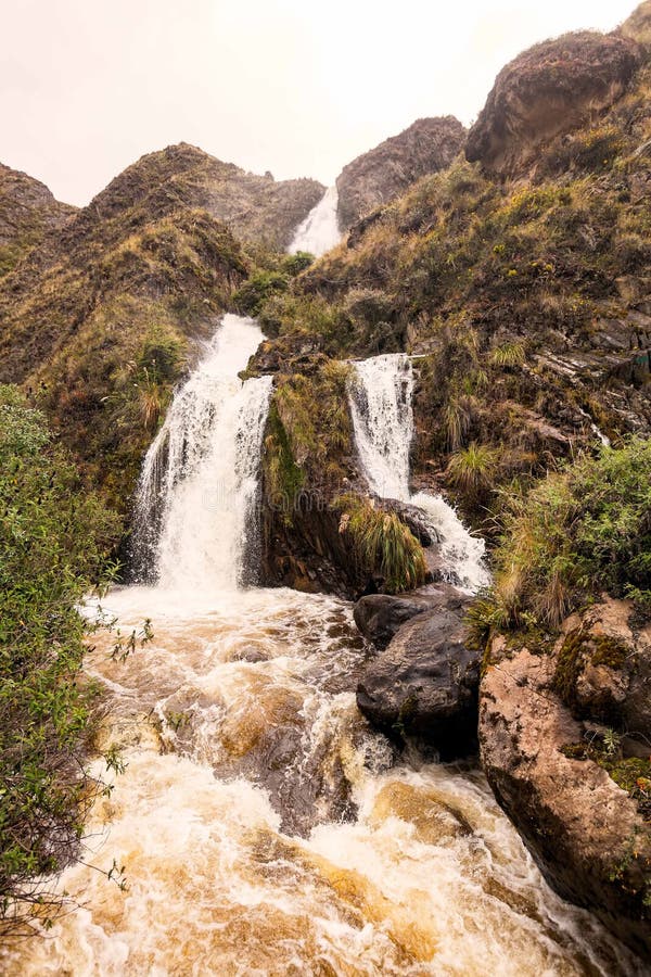 Cascada De Santa Rosa, Ecuador Imagen de archivo - Imagen de cielo ...